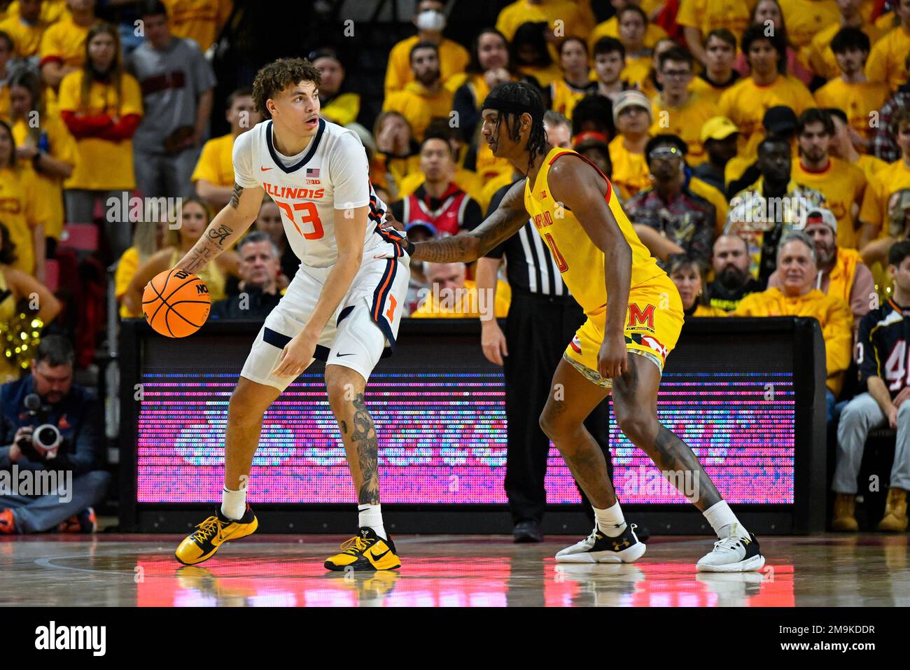 Illinois forward Coleman Hawkins handles the ball against Maryland ...
