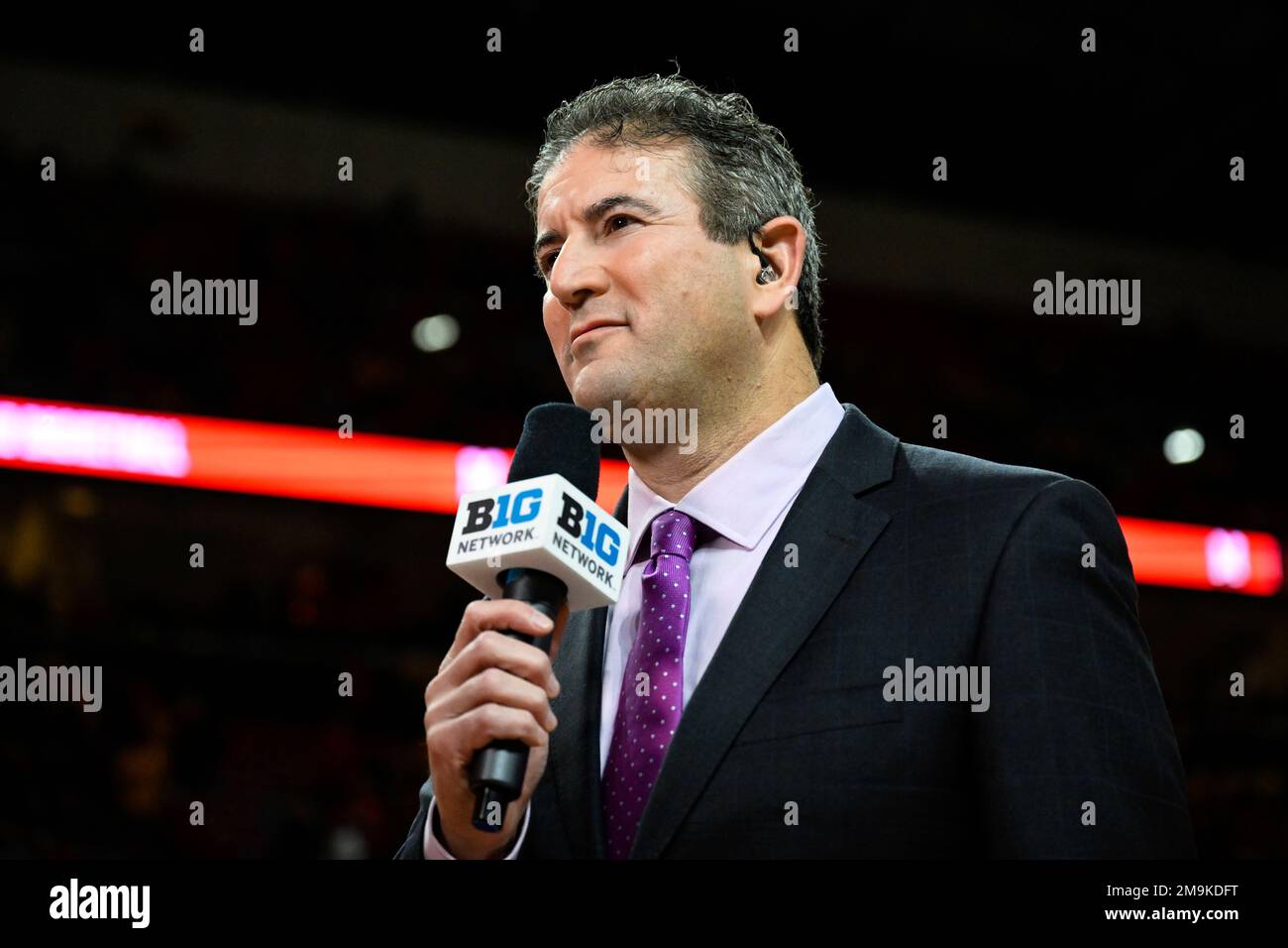 Big 10 Network basketball analyst Andy Katz does a live shot before an ...