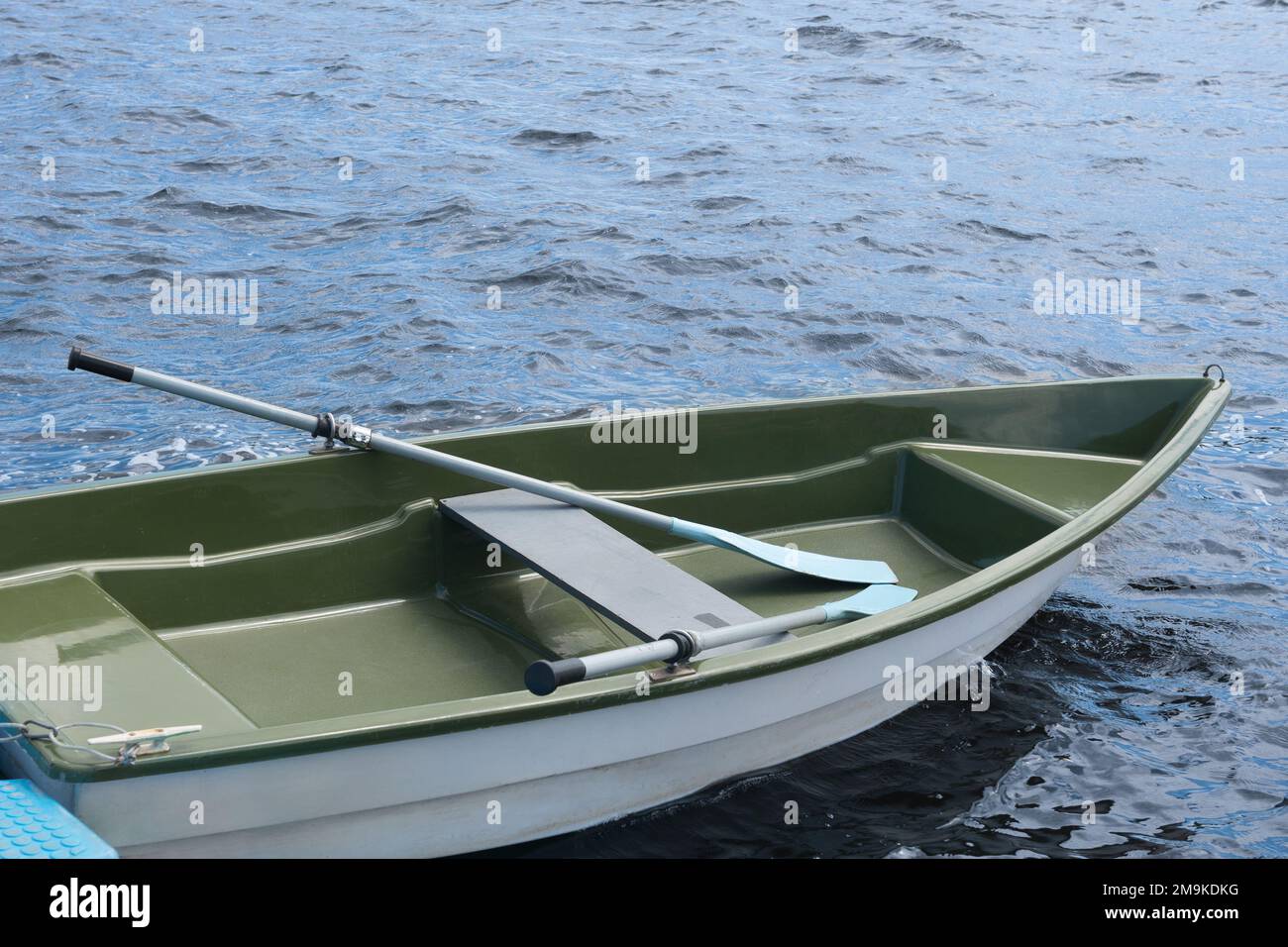 White boat on lake top hi-res stock photography and images - Alamy