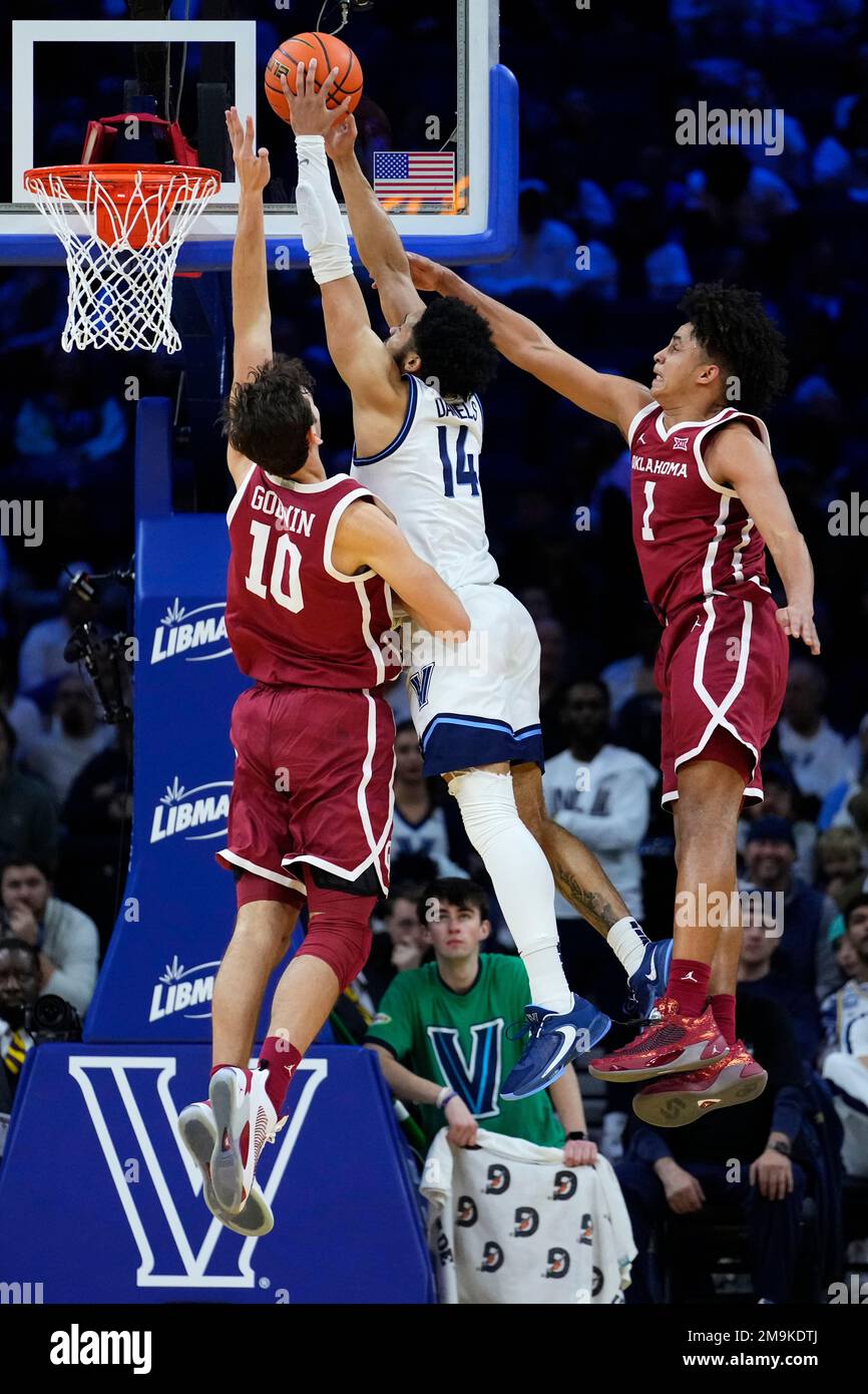 Villanova's Caleb Daniels (14) tries to dunk against Oklahoma's Sam ...
