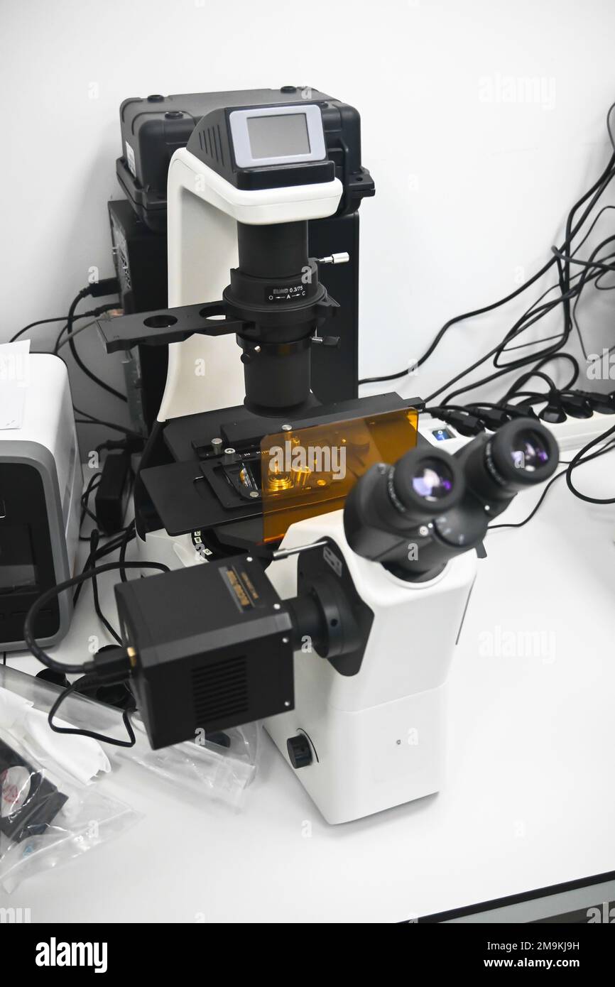 Laboratory microscope. A microscope in a biological laboratory Stock ...