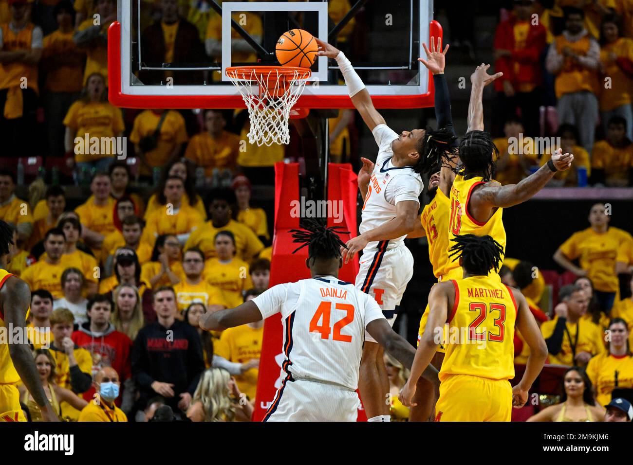 Illinois guard Terrence Shannon Jr., upper left, dunks against several ...