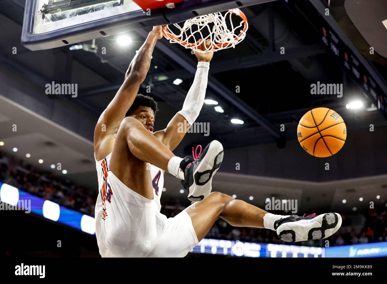 Auburn center Dylan Cardwell dunks during the second half of the team's ...