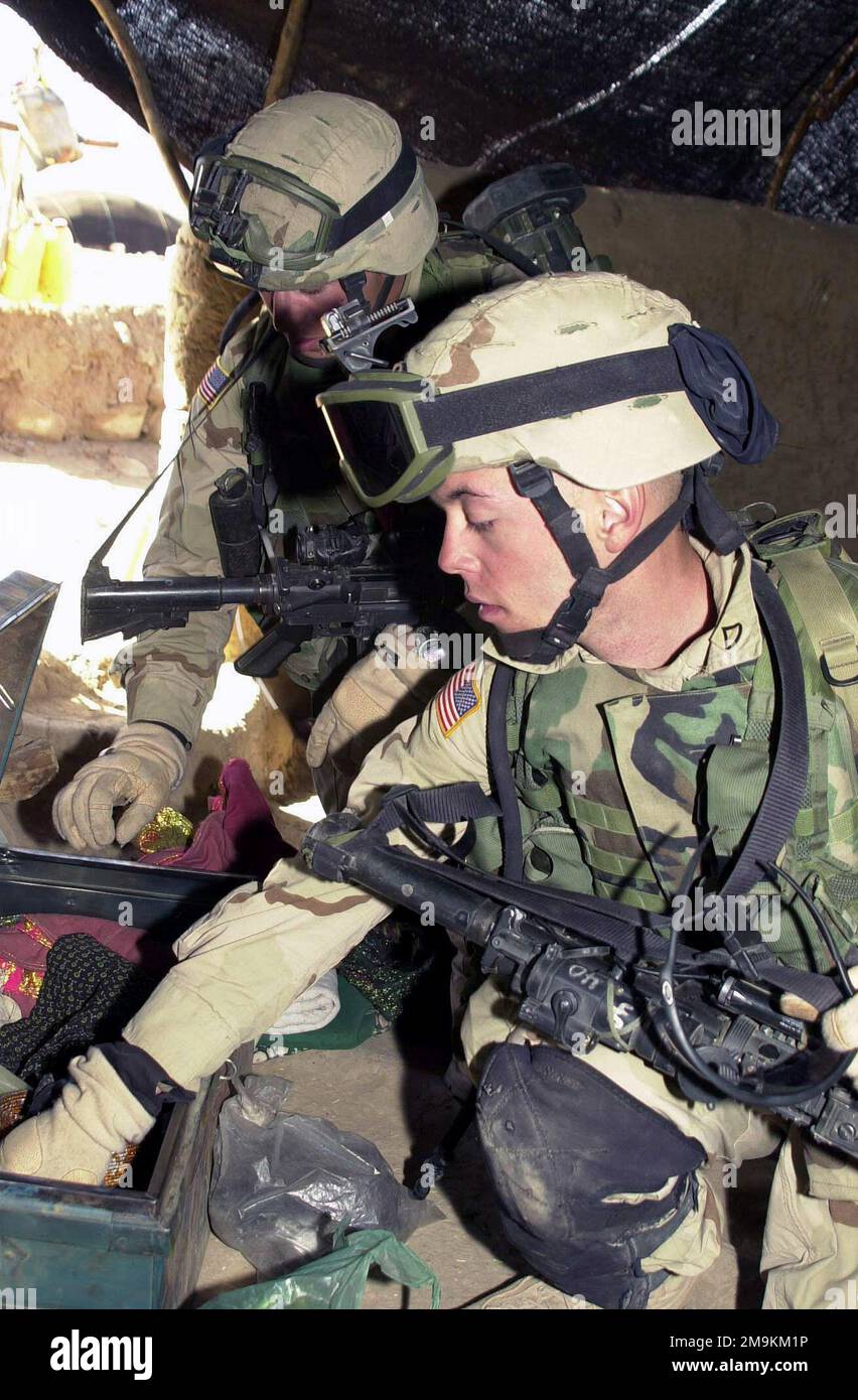 Armed with 5.56mm M4 Carbine rifles, soldiers with "C" Company, 2nd ...