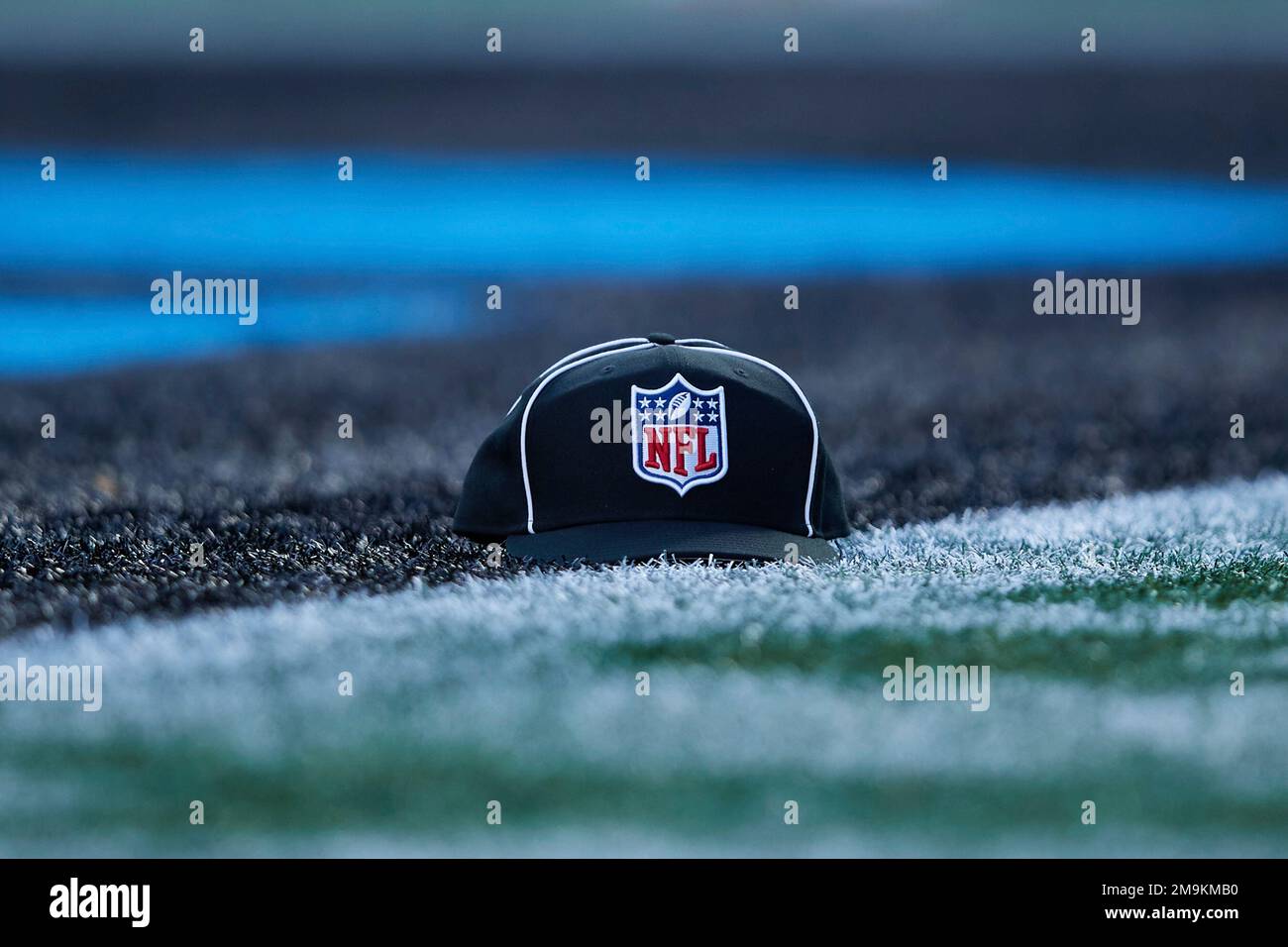 The hat belonging to back judge Greg Wilson (119) sits on the turf ...