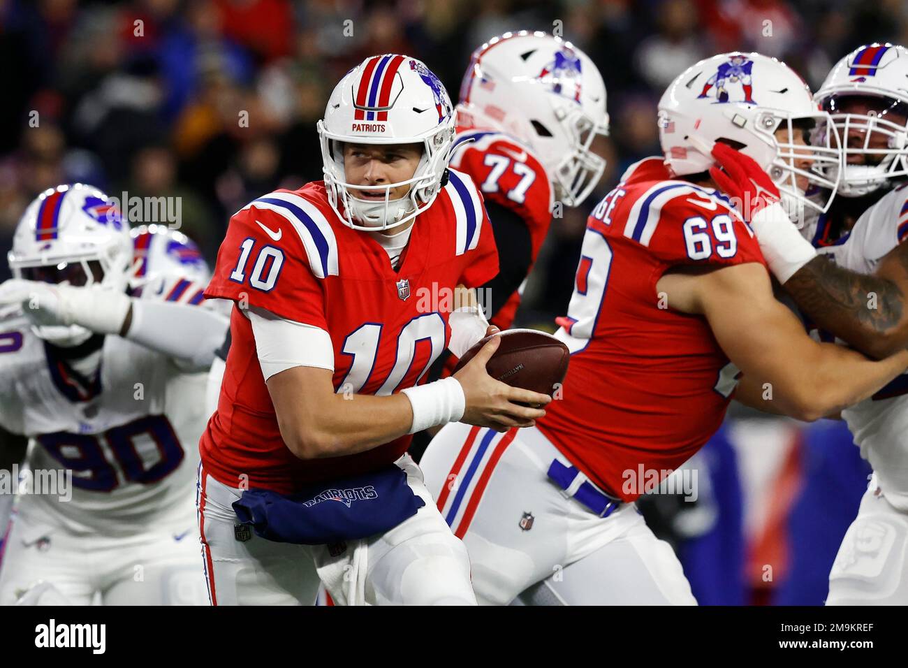 New England Patriots quarterback Mac Jones (10) plays against the ...