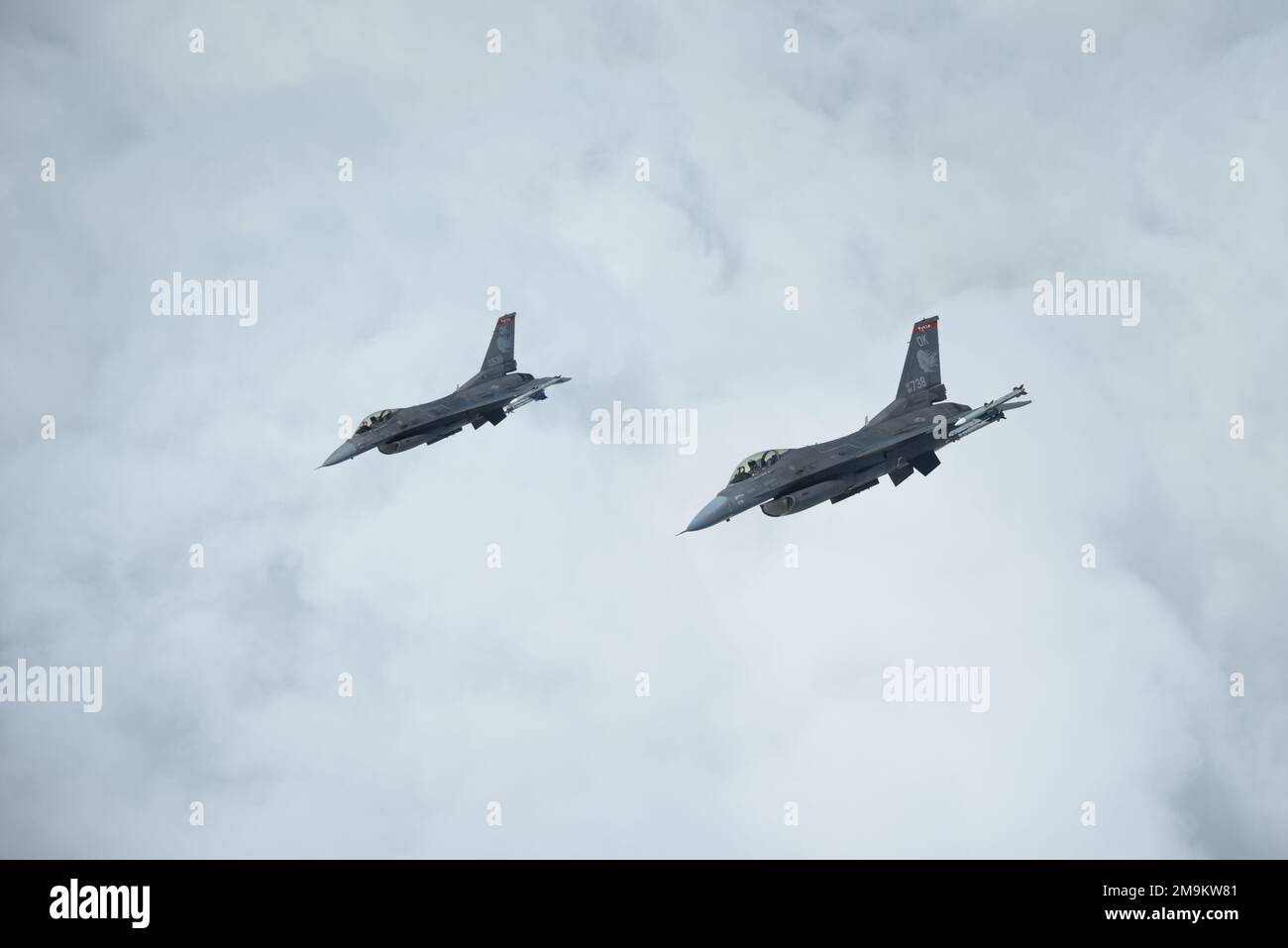 F 16s formation hi-res stock photography and images - Alamy