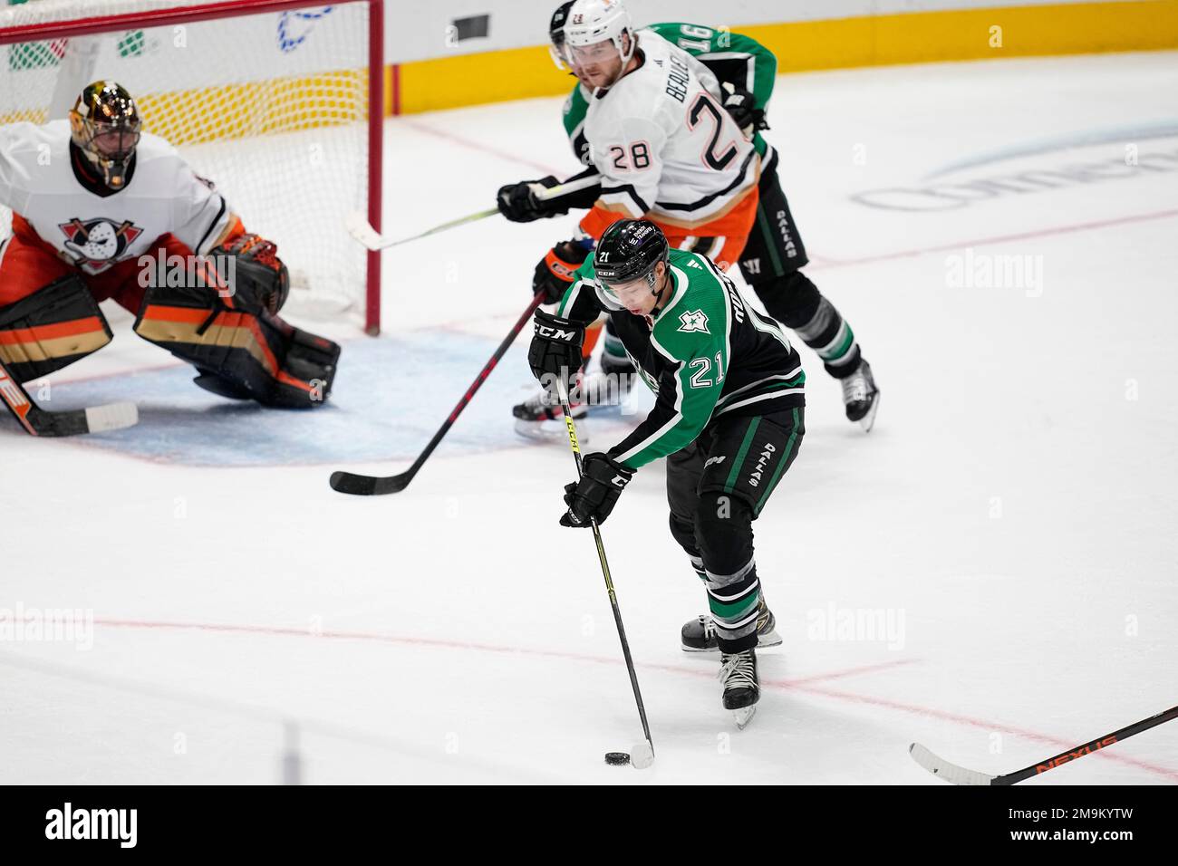Dallas Stars left wing Jason Robertson (21) handles the puck as Anaheim ...
