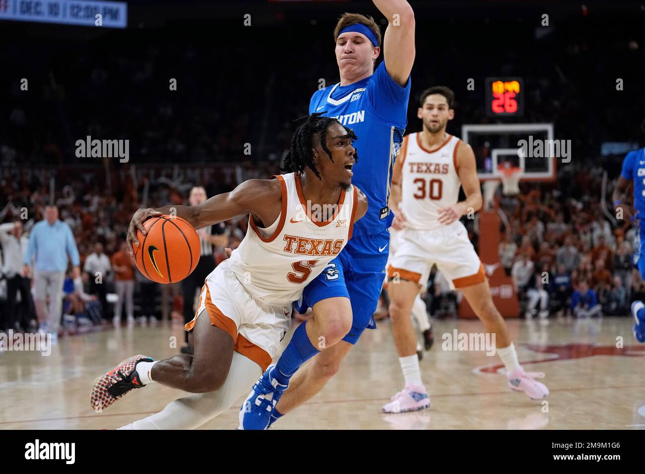 Texas guard Marcus Carr (5) drives around Creighton guard Baylor ...