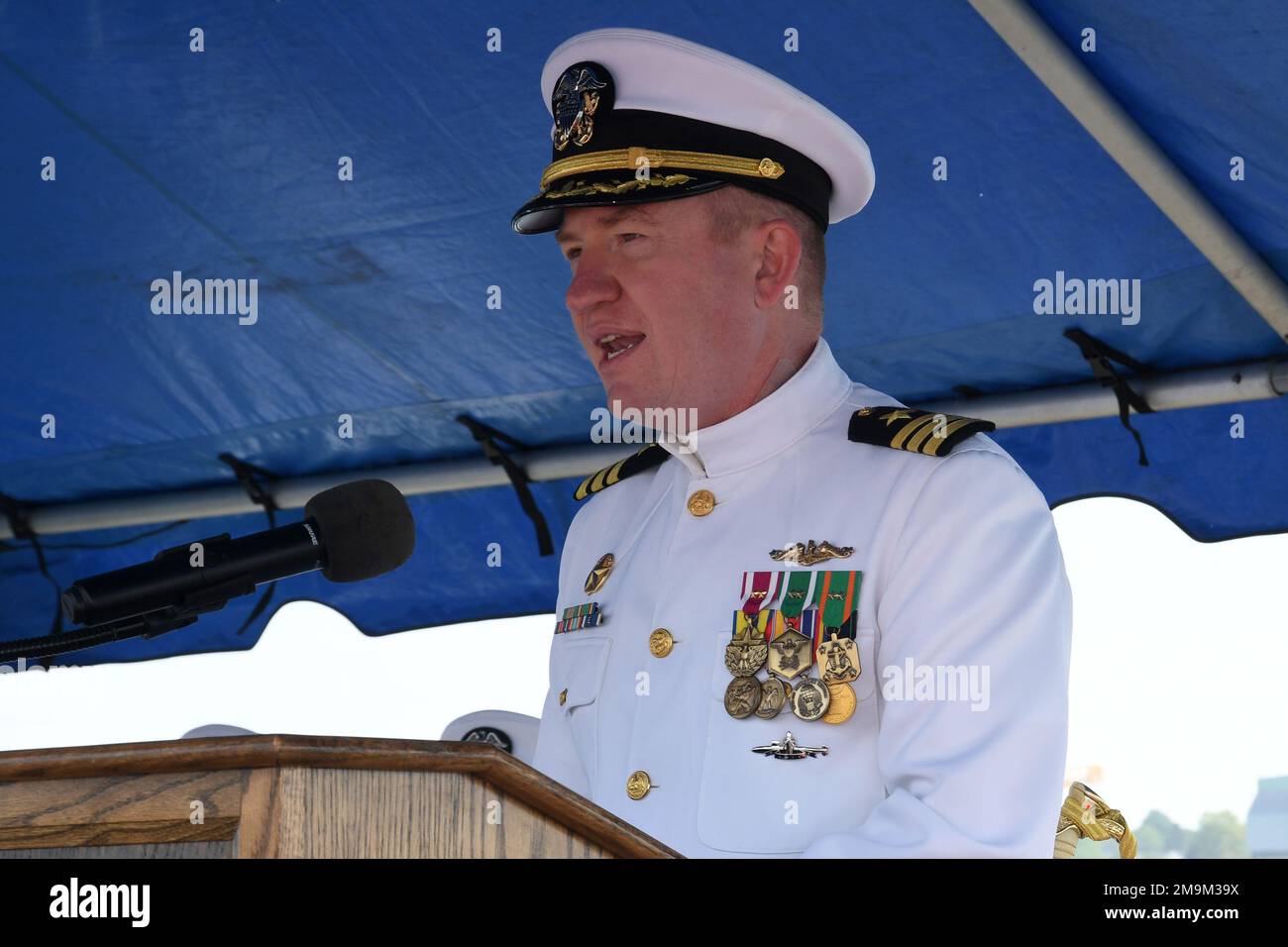 210927-N-GR655-0046 NEW LONDON, Conn. (May 20, 2022) – Cmdr. Bill Dull ...