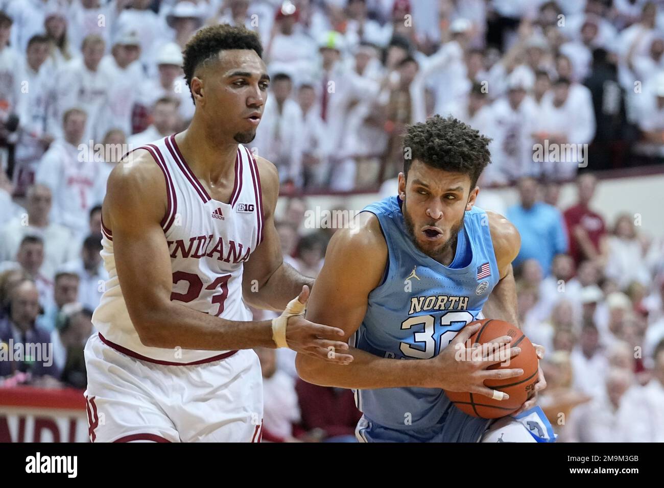 North Carolina's Pete Nance (32) goes to the basket against Indiana's ...
