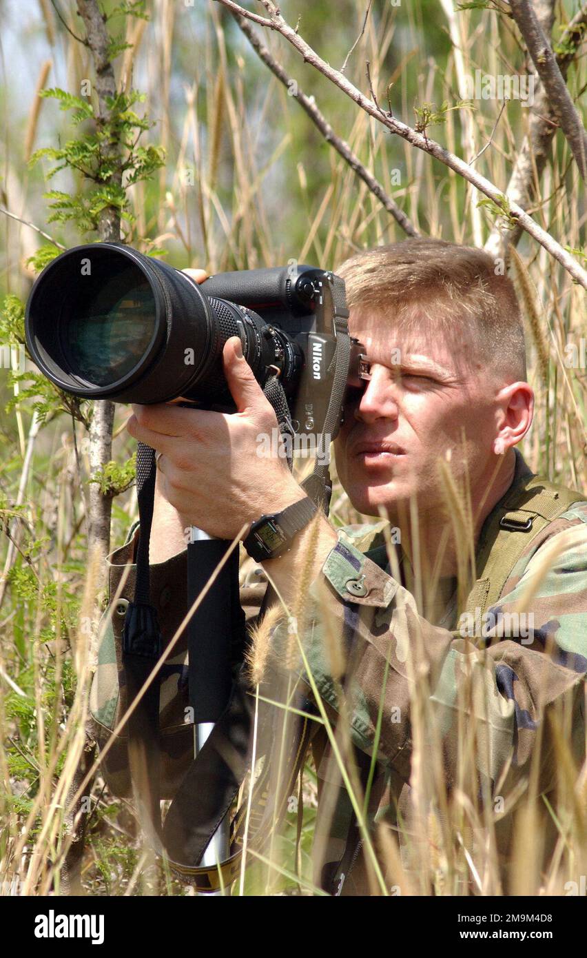 US Marine Corps (USMC) GUNNERY Sergeant (GYSGT) Matthew Hevessey ...