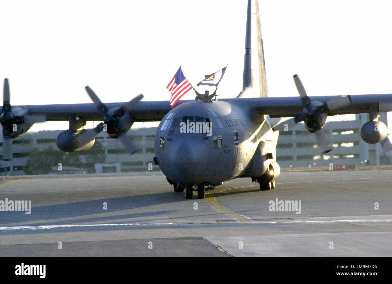 130th airlift wing hi-res stock photography and images - Alamy