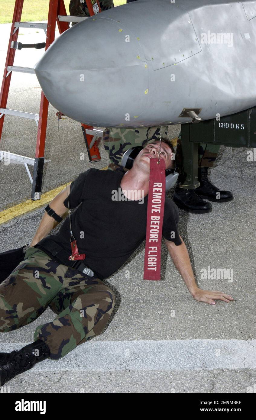 US Air Force (USAF) STAFF Sergeant (SSGT) Landon Favors, Weapons Loader ...