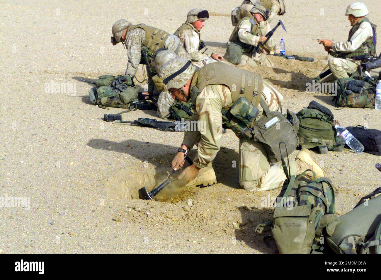 Operation enduring freedom kuwait hi-res stock photography and images ...