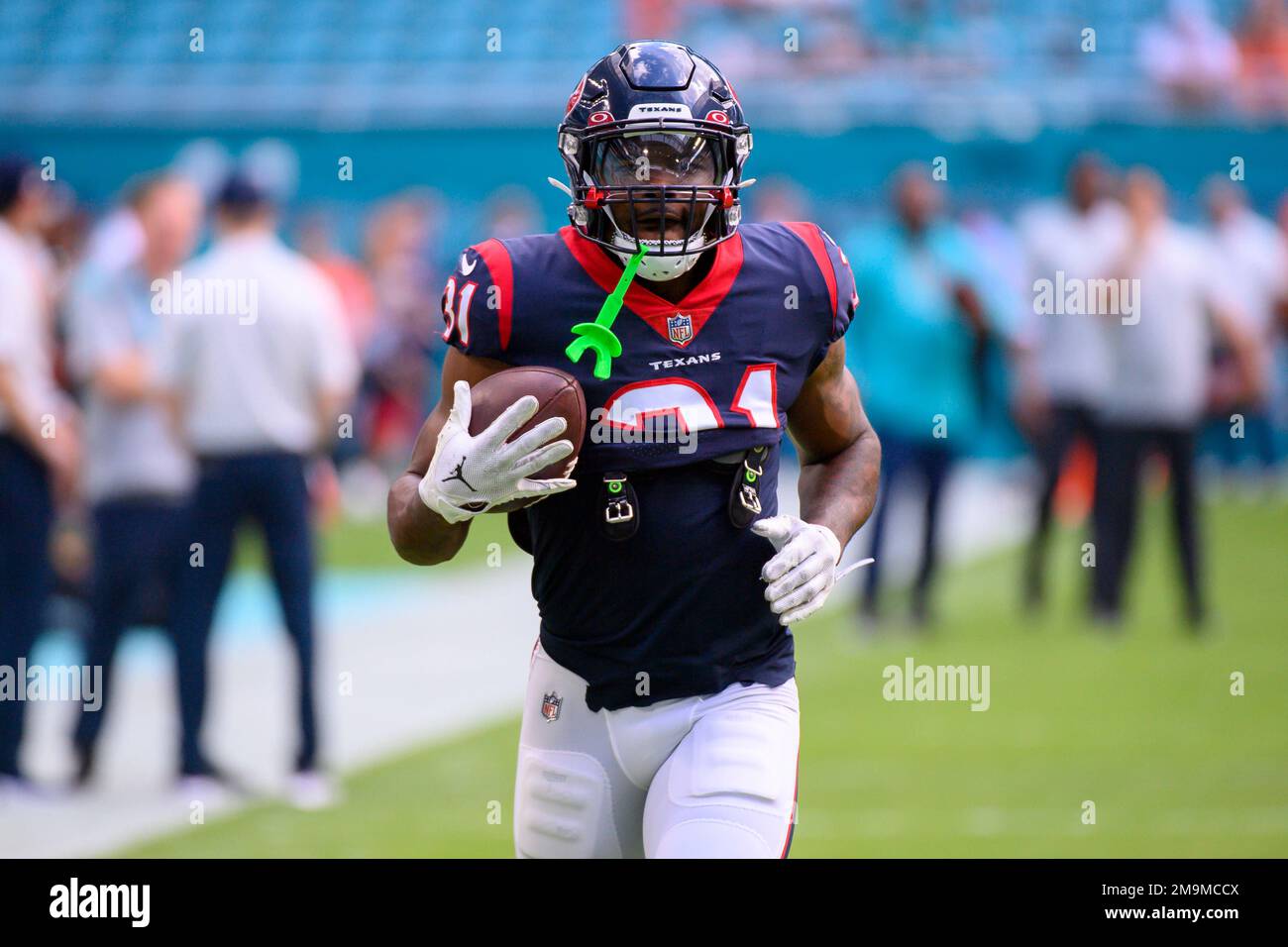 Houston Texans running back Dameon Pierce (31) runs with the ball on ...