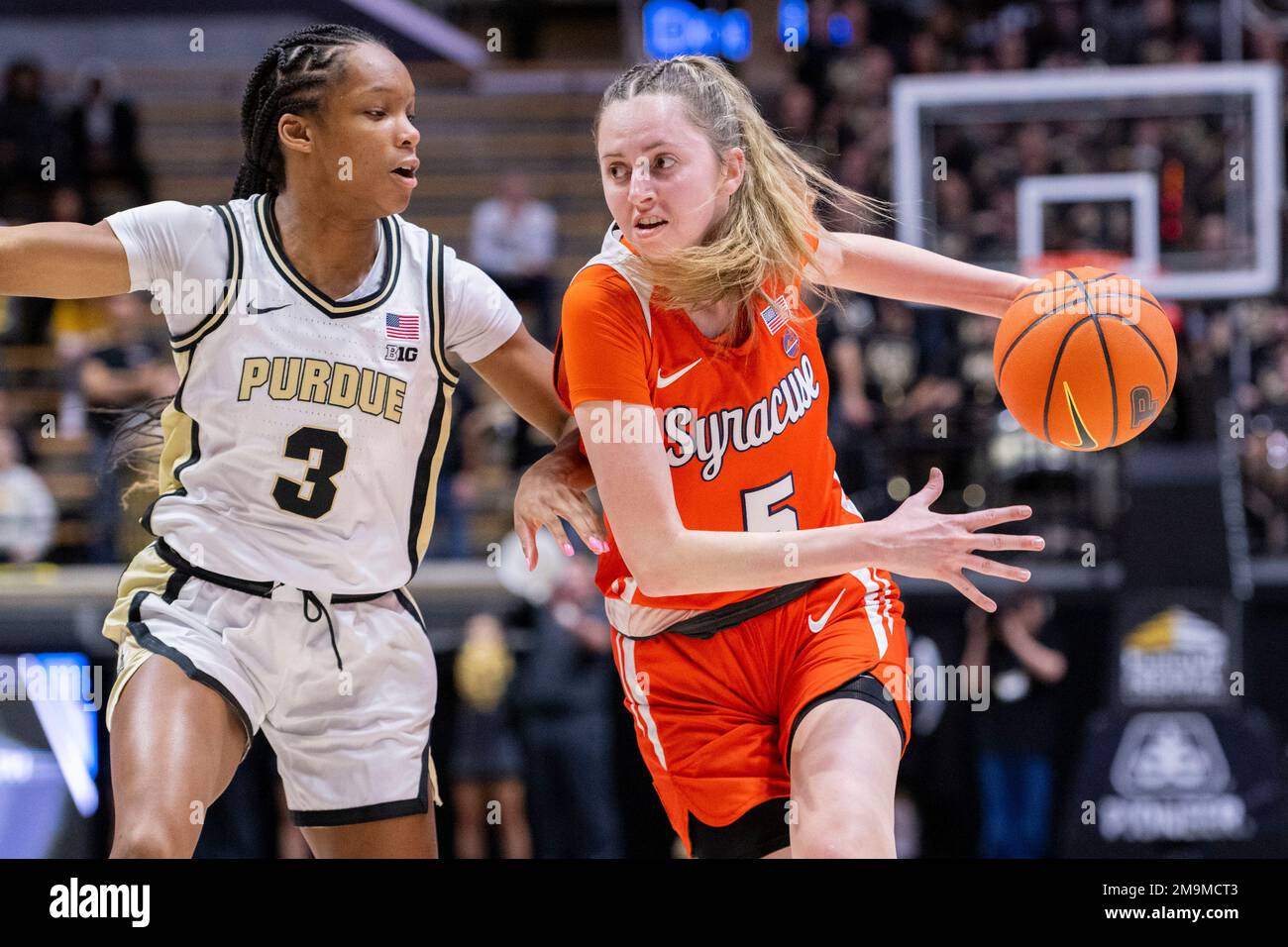 Syracuse guard Georgia Woolley (5) brings the ball up court while being ...