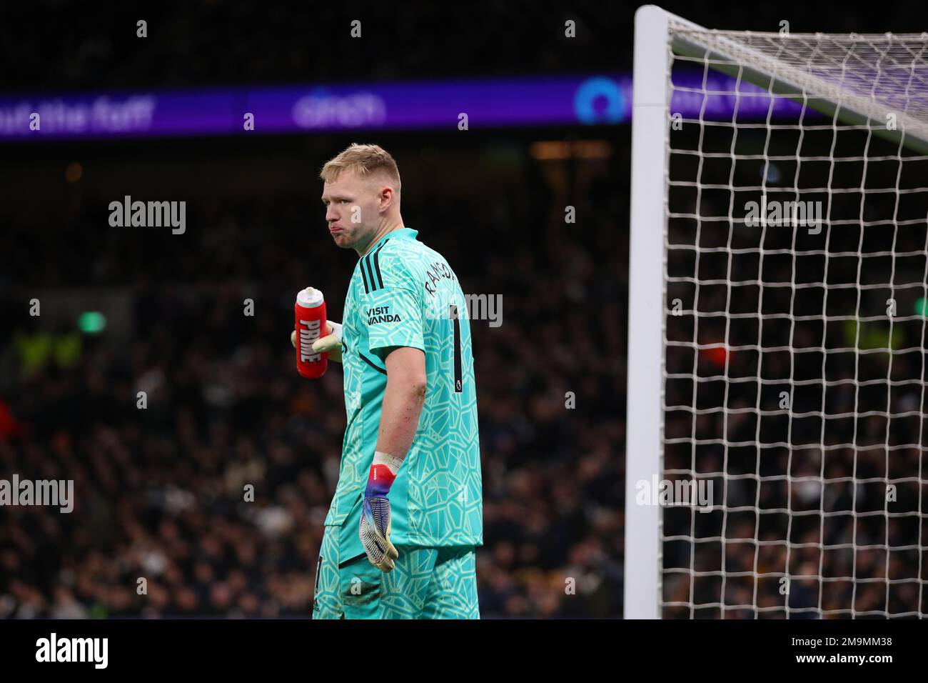 Prime by logan paul v ksi hi-res stock photography and images - Alamy