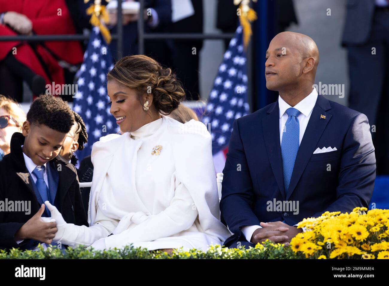 Dawn Flythe Moore thumb wrestles with son, James, during Maryland Gov ...