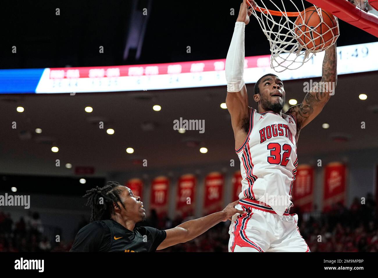 Houston forward Reggie Chaney (32) dunks the ball over Norfolk State ...