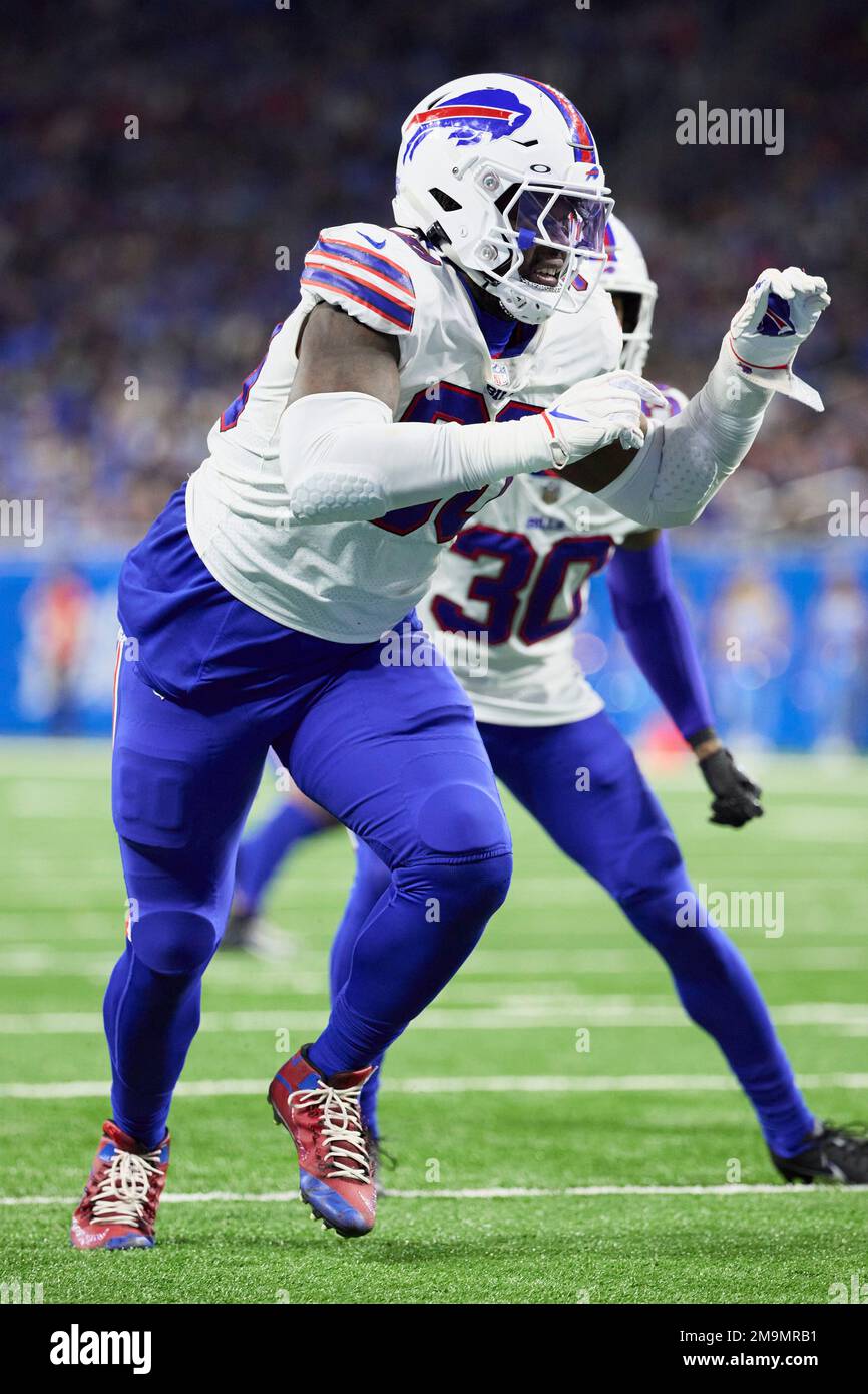 Buffalo Bills defensive end Shaq Lawson (90) pursues a play on defense ...