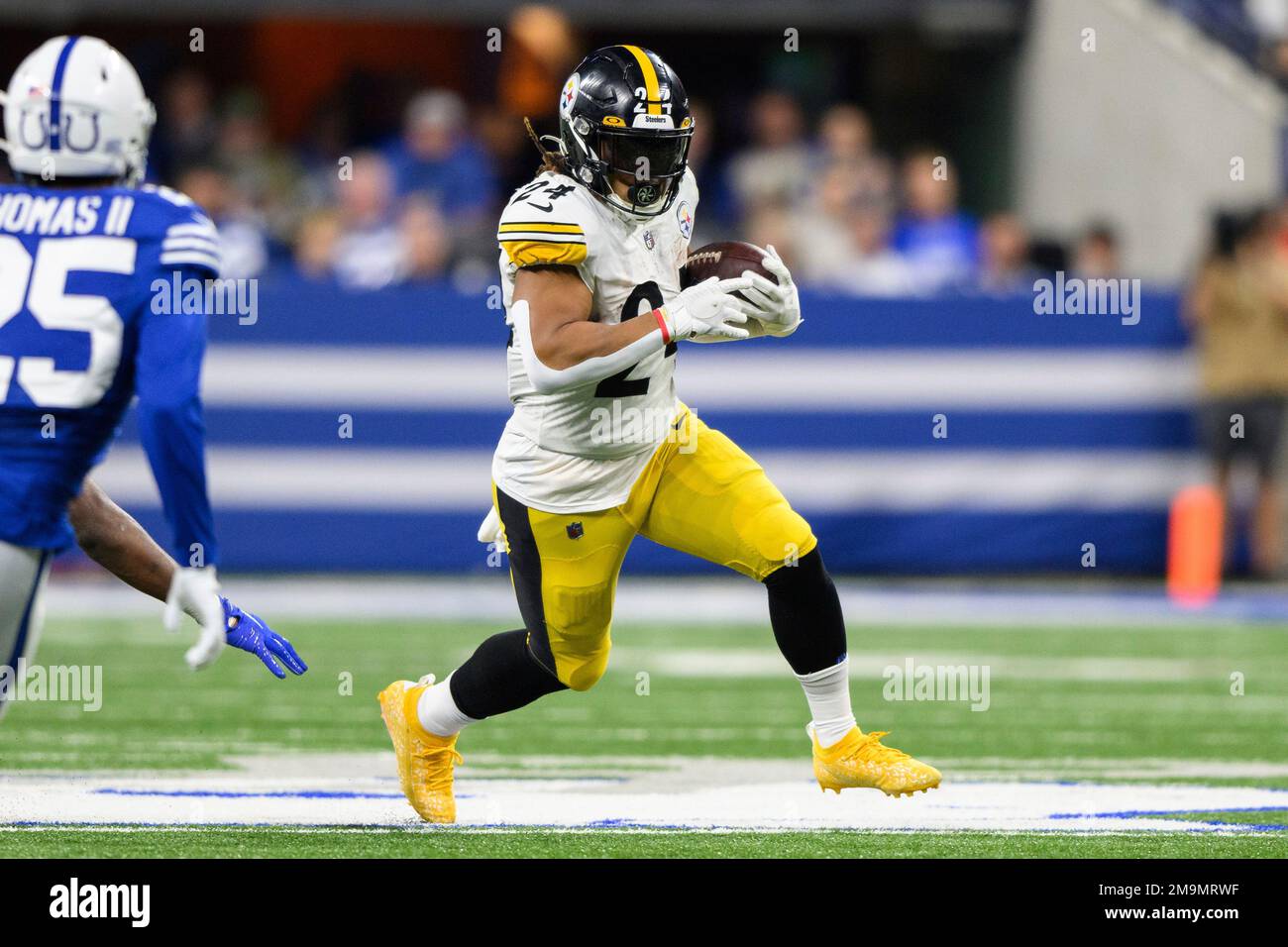 Pittsburgh Steelers running back Benny Snell Jr. (24) runs to the ...