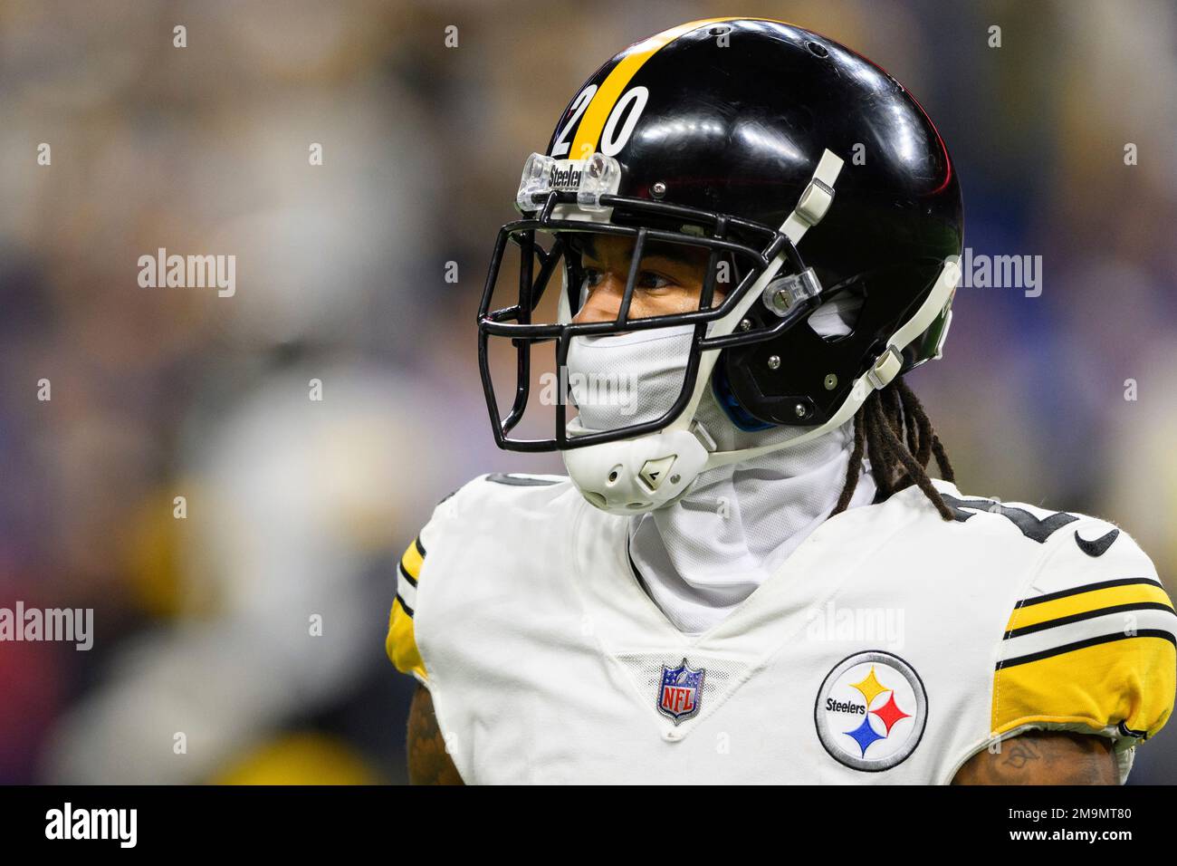 Pittsburgh Steelers cornerback Cameron Sutton (20) warms up on the ...