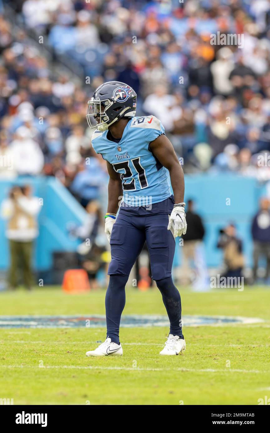 Tennessee Titans cornerback Roger McCreary (21) against the Cincinnati ...