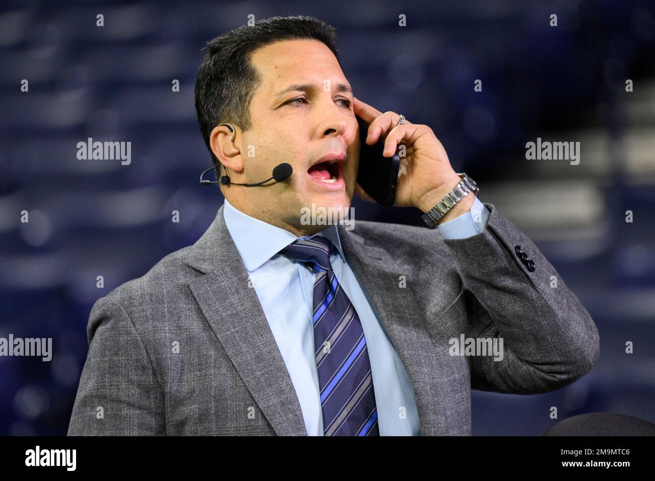 Monday Night Football's Adam Schefter on the sidelines before an NFL ...