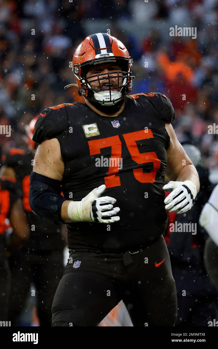 Cleveland Browns guard Joel Bitonio (75) reacts after defeating the ...