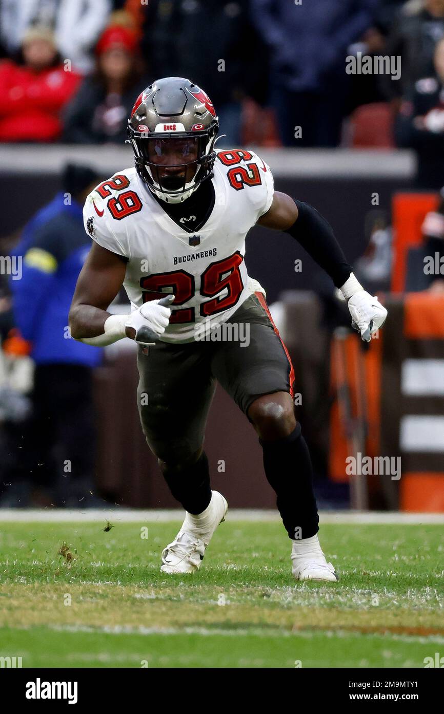 Tampa Bay Buccaneers running back Rachaad White (29) runs up the field ...