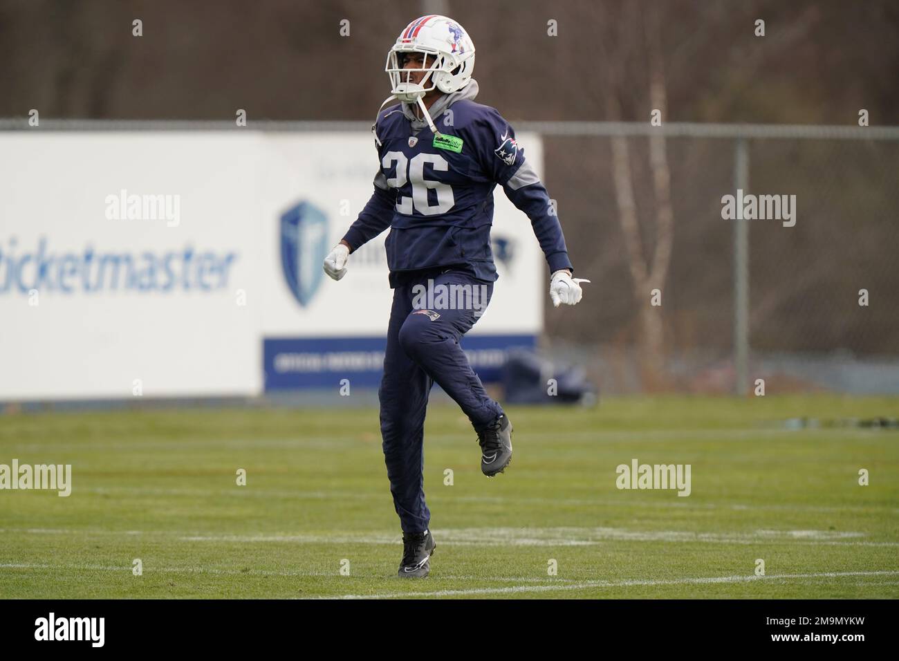 New England Patriots cornerback Shaun Wade (26) warms up during an NFL ...