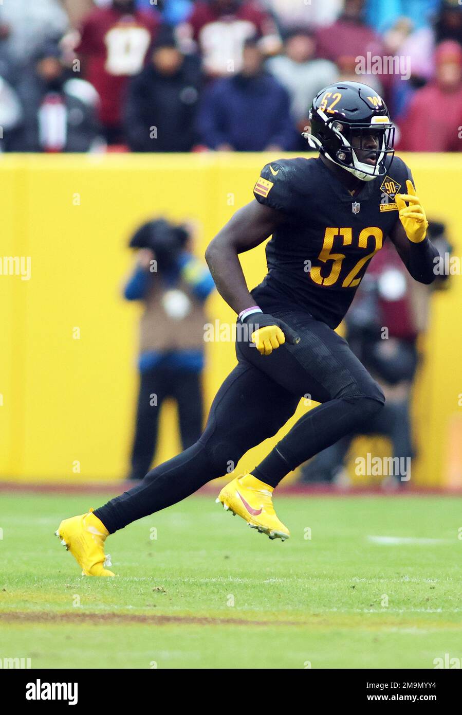 Washington Commanders linebacker Jamin Davis (52) runs during an NFL ...