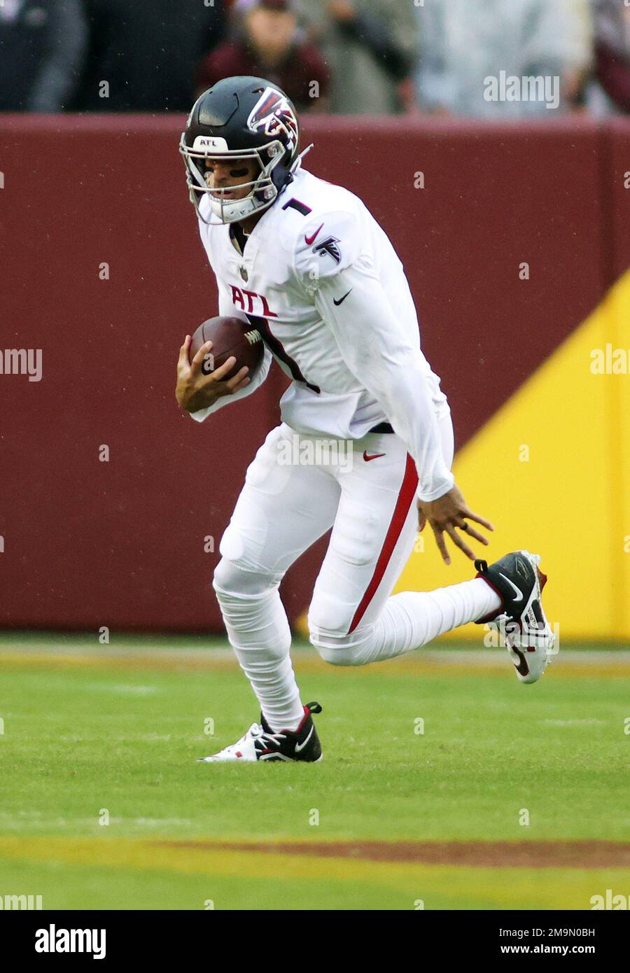 Atlanta Falcons quarterback Marcus Mariota (1) runs during an NFL ...