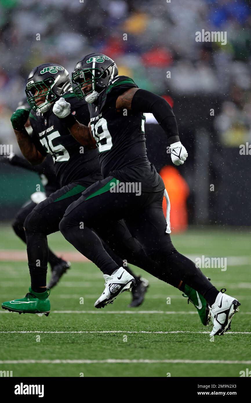 New York Jets defensive end Vinny Curry (99) runs against the Chicago ...