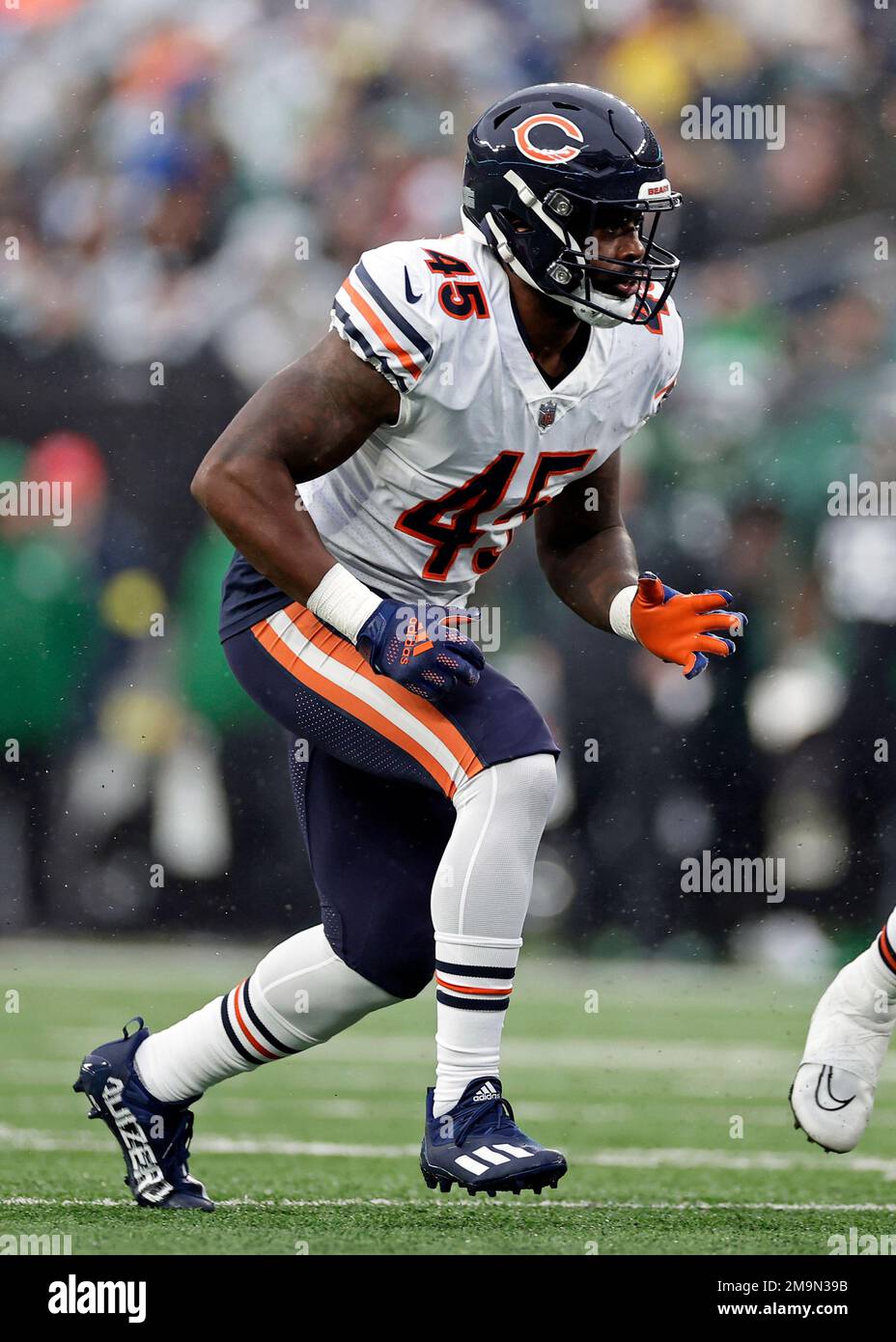 Chicago Bears linebacker Joe Thomas (45) defends against the New York ...