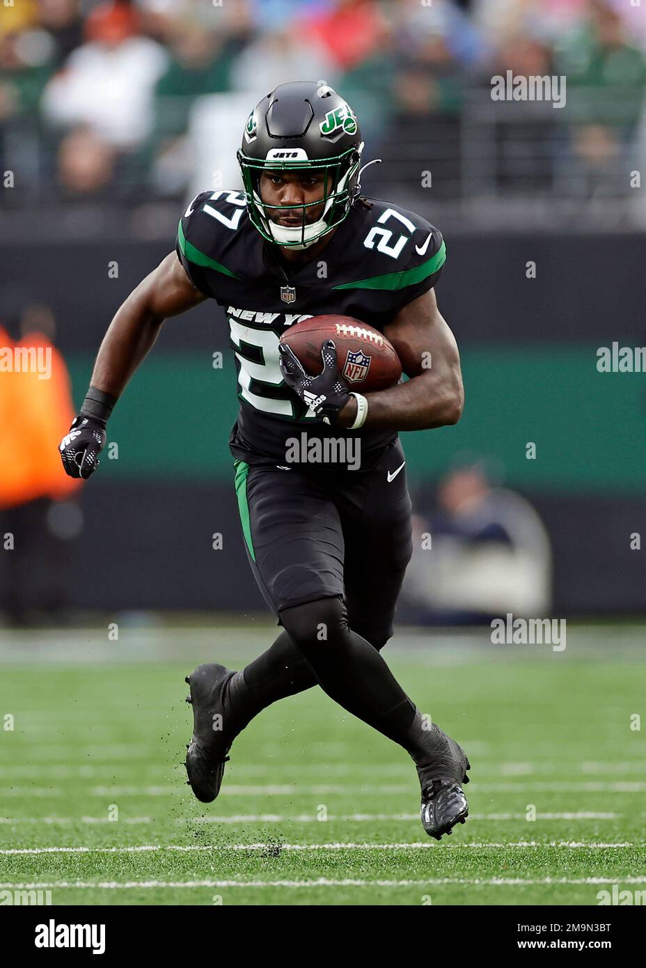 New York Jets running back Zonovan Knight (27) runs with the ball ...