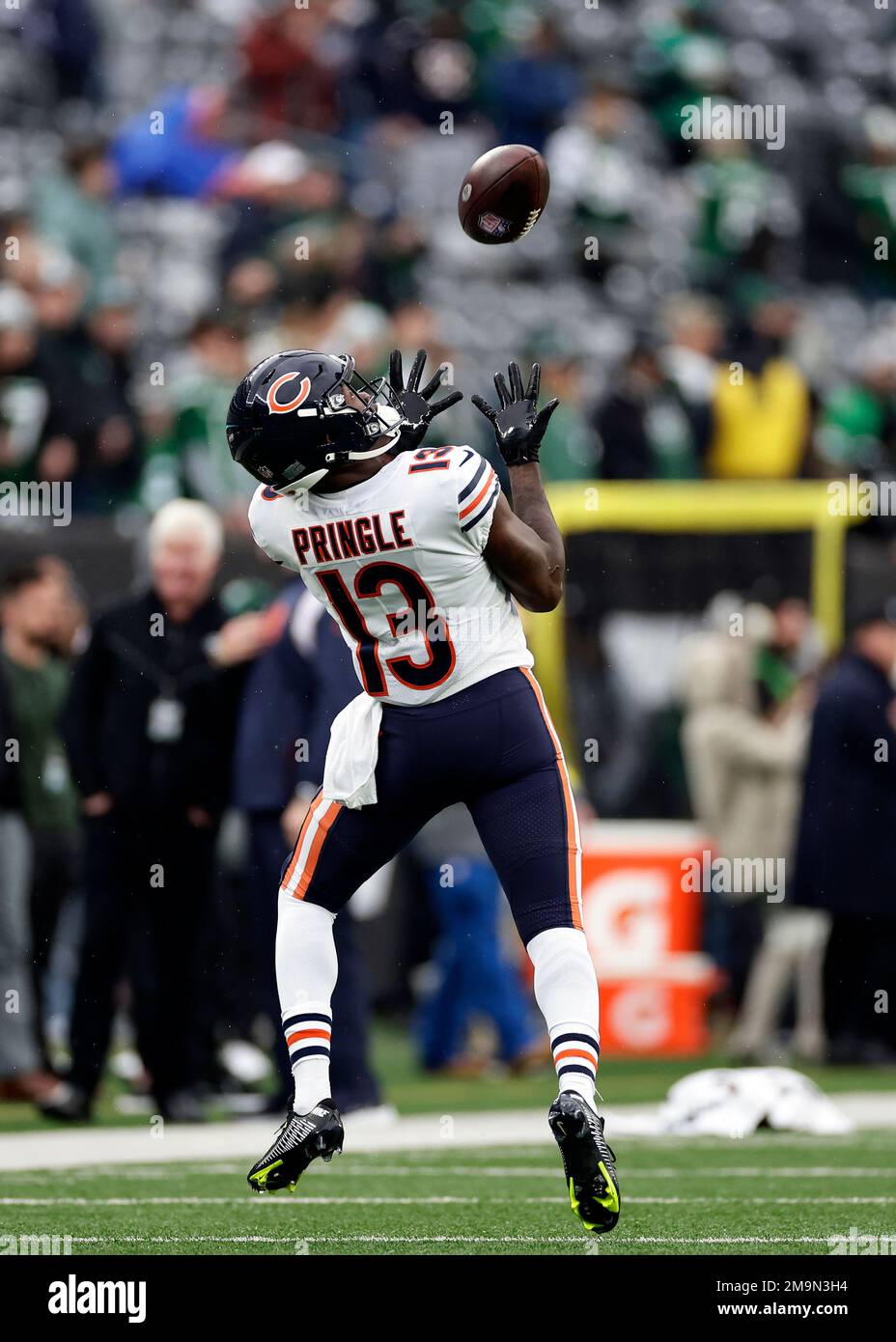 Chicago Bears wide receiver Byron Pringle (13) warms up before an NFL ...