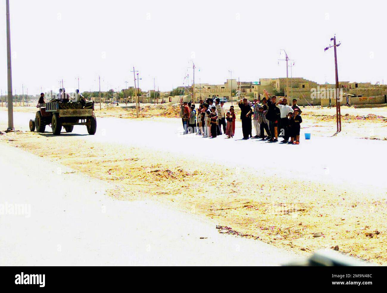 Iraqi villagers show their support for the presence of US Marine Corps ...