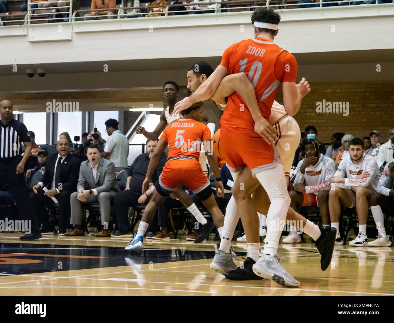 Texas forward Dylan Disu, back, attempts to drive around Texas Rio ...