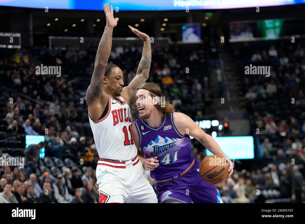 Chicago Bulls forward DeMar DeRozan (11) guards against Utah Jazz ...