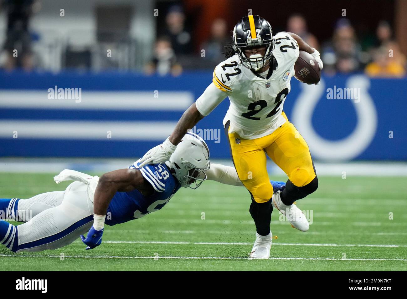 Pittsburgh Steelers' Najee Harris (22) runs past Indianapolis Colts ...