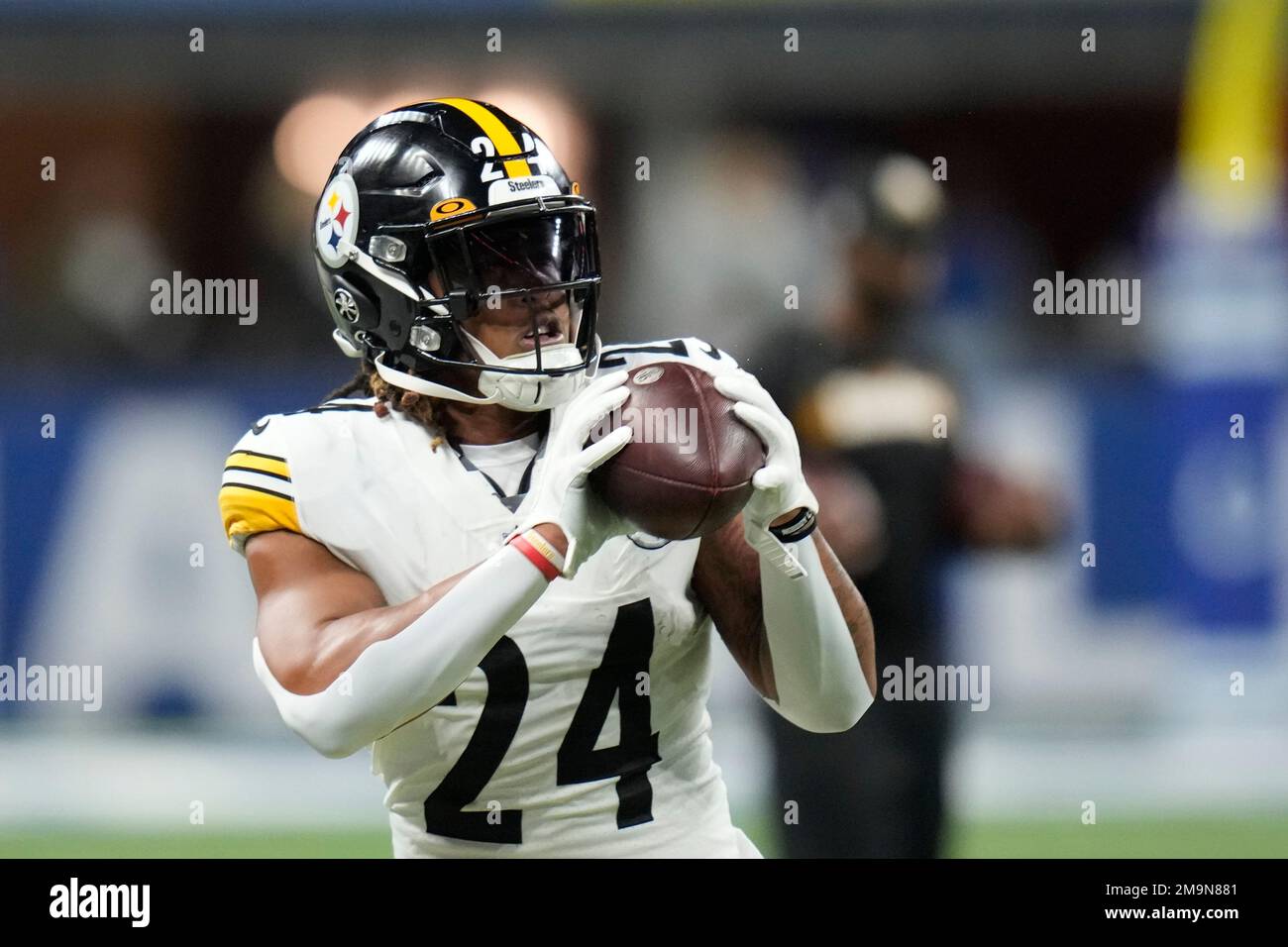 Pittsburgh Steelers' Benny Snell Jr. makes a catch before an NFL ...