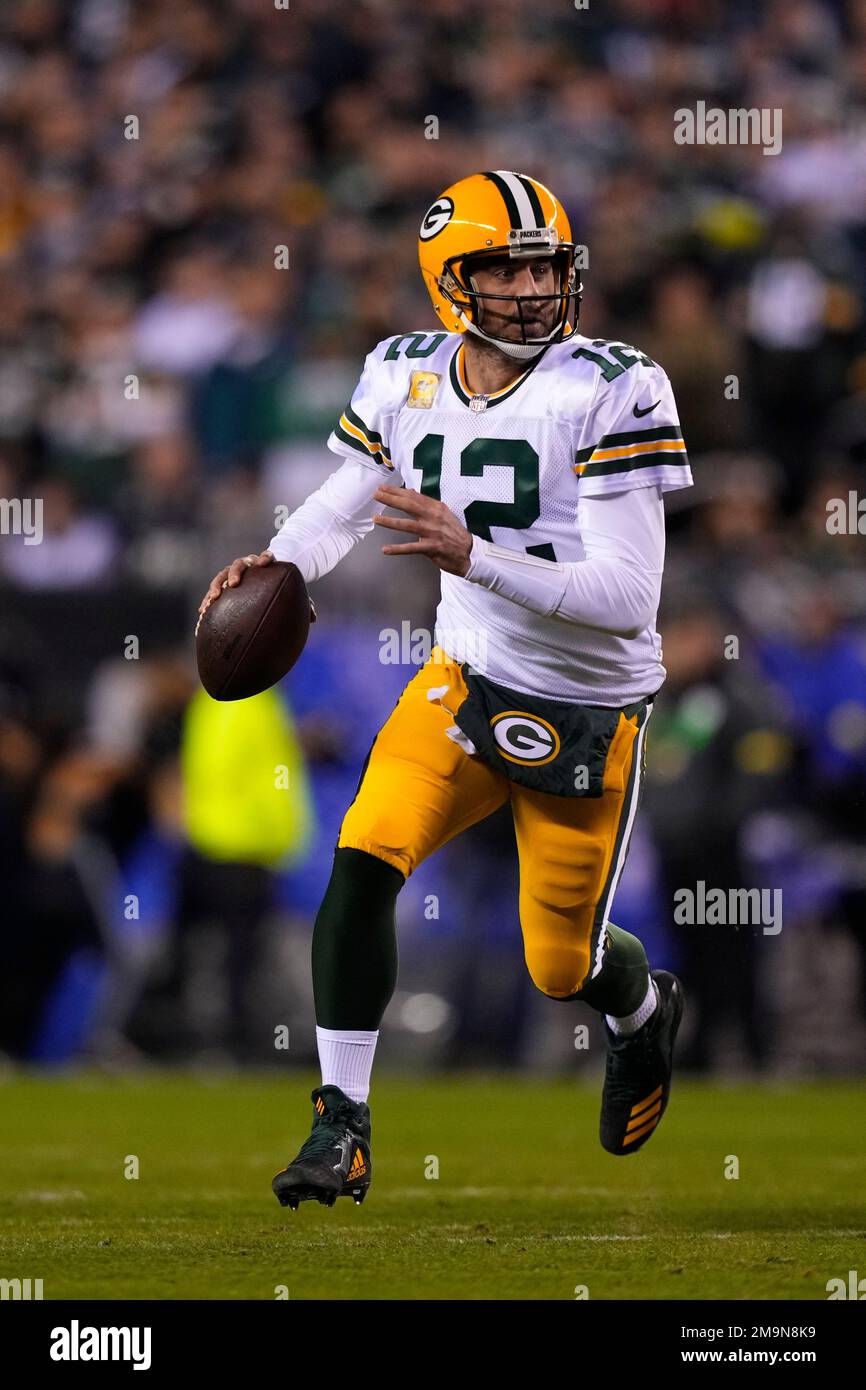 Green Bay Packers' Aaron Rodgers plays during an NFL football game ...