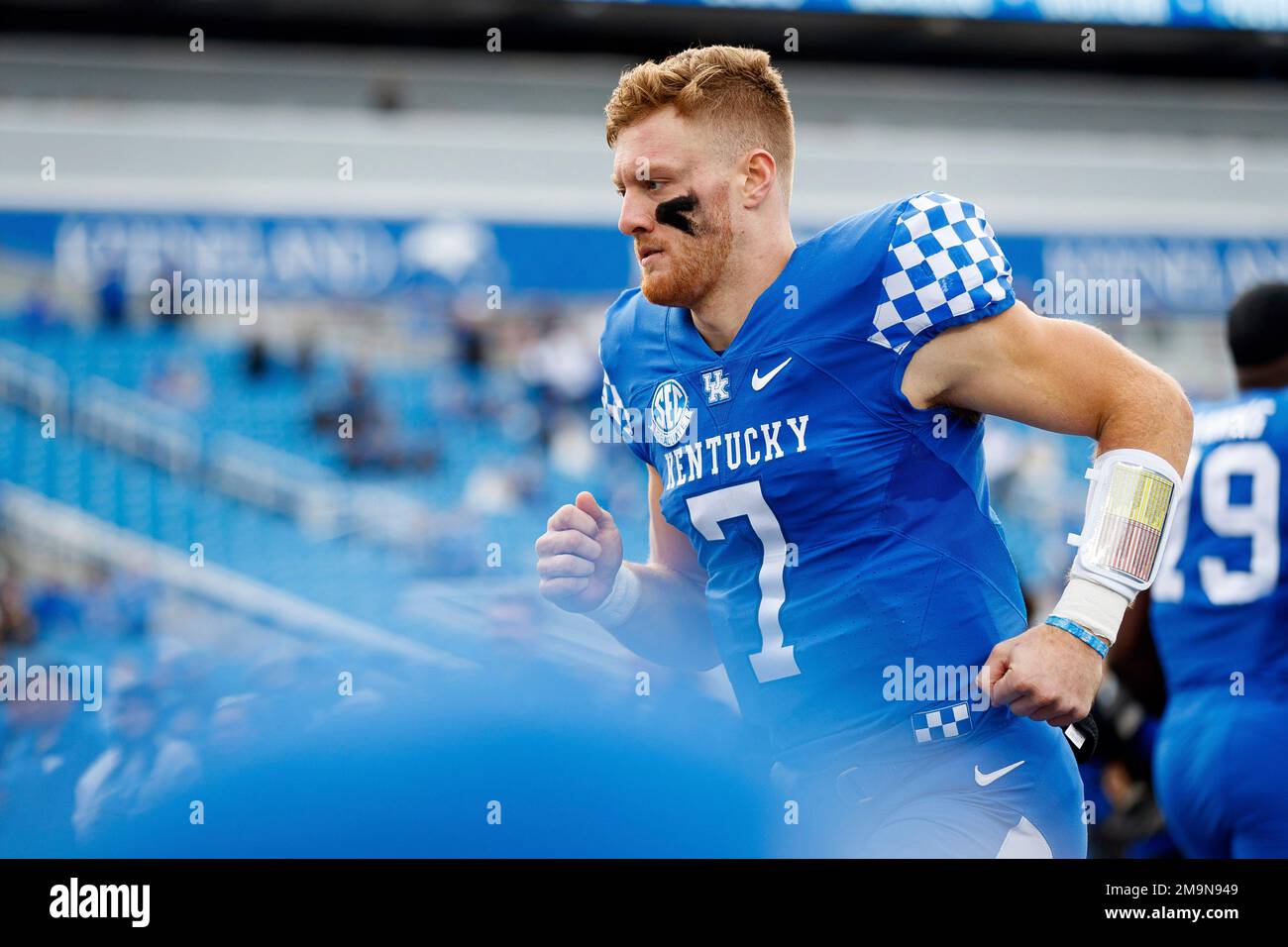 Kentucky quarterback Will Levis runs into the locker room before an ...