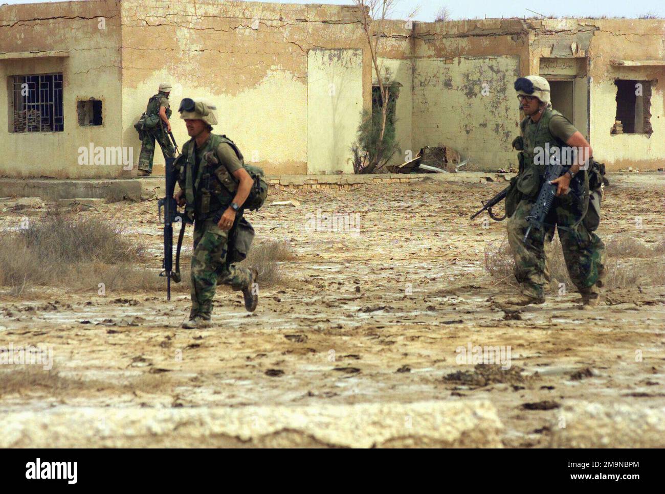 Marines from Echo Company, Battalion Landing Team (BLT), 2nd Battalion ...