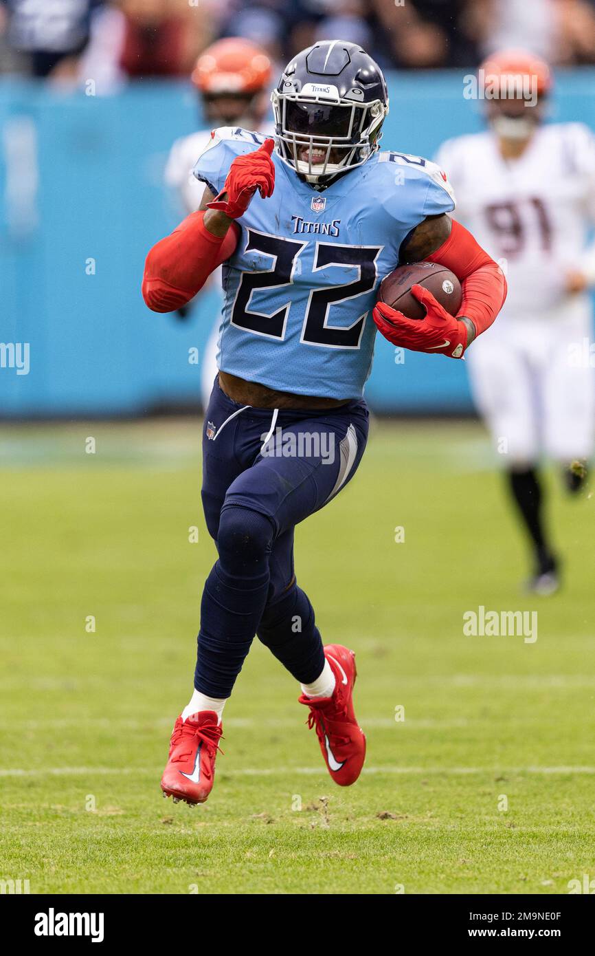 Tennessee running back Derrick Henry (22) runs for yardage during their ...