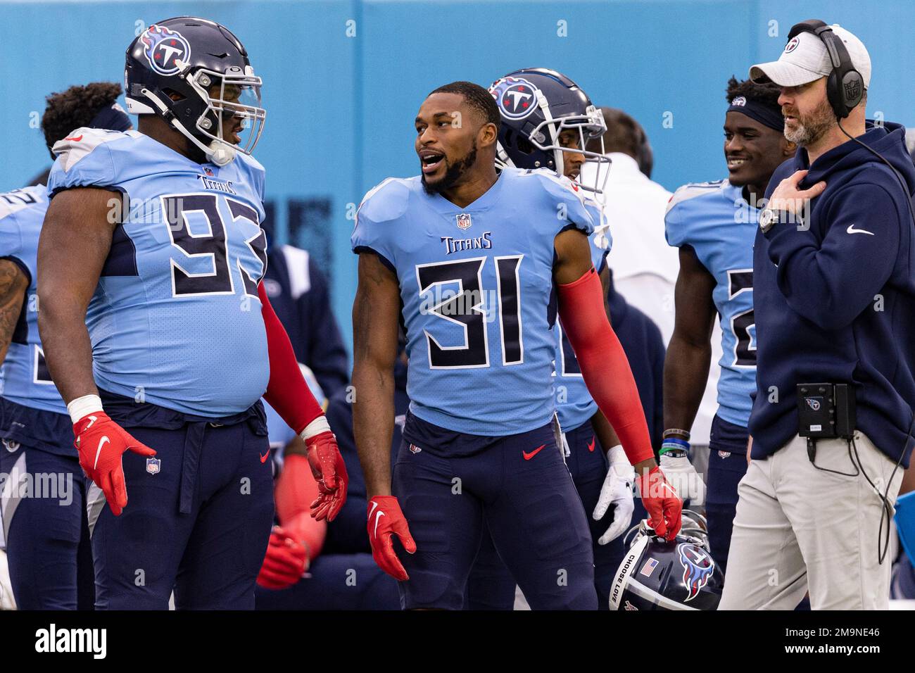 Tennessee safety Kevin Byard (31) talks with defensive tackle Teair ...