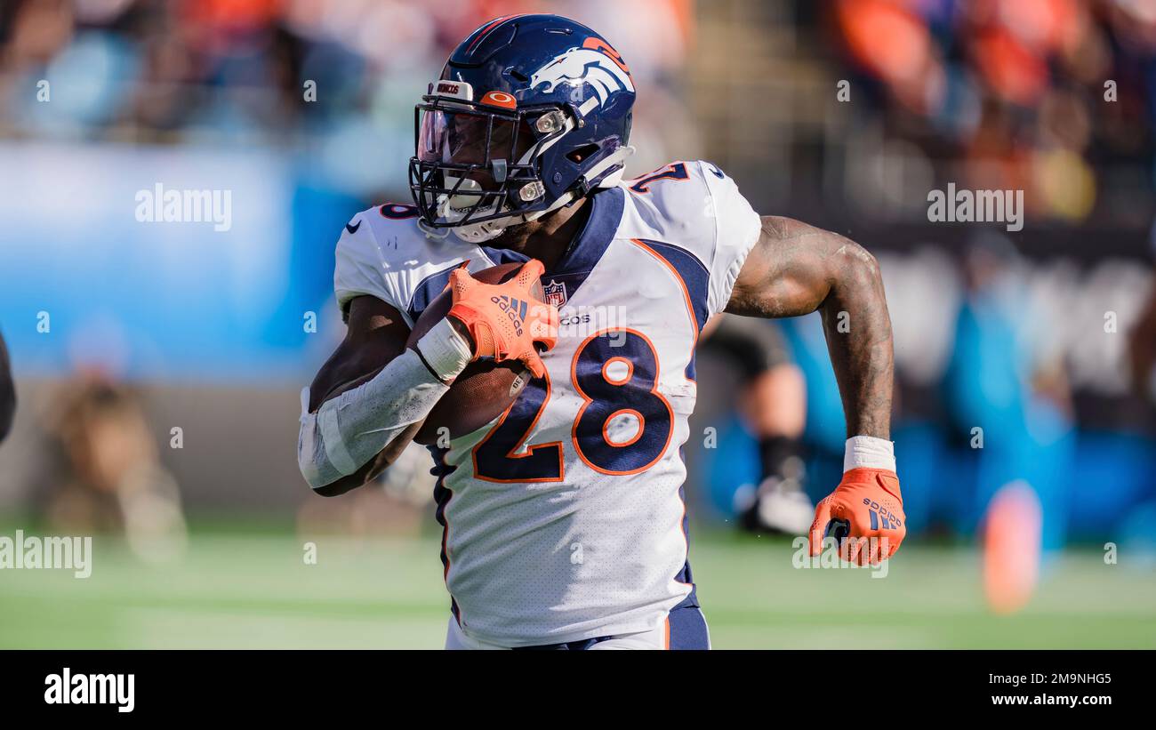Denver Broncos running back Latavius Murray (28) runs with the ball ...