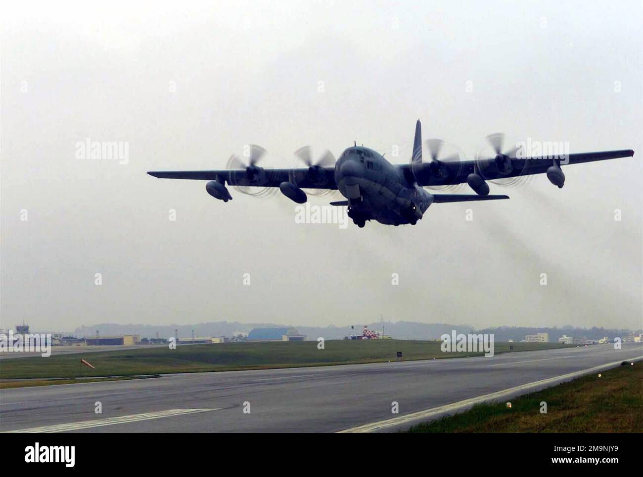 A US Marine Corps (USMC) KC-130 Hercules multi-role cargo aircraft ...